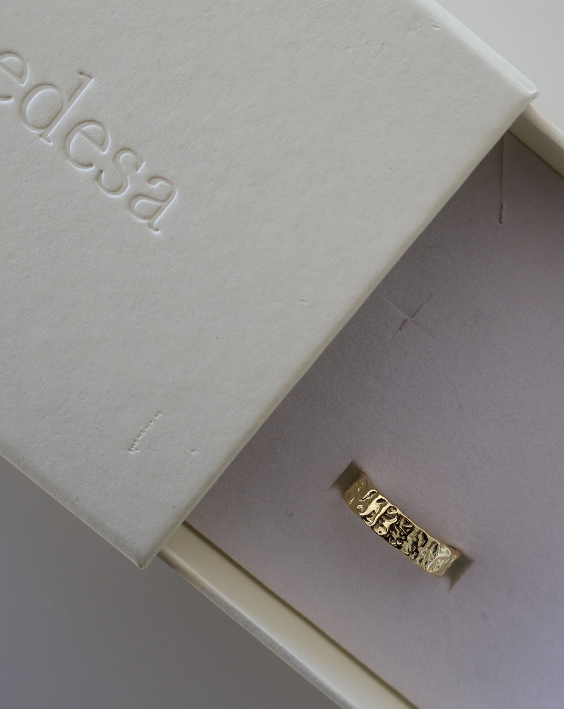 Textured ring - gold – Edesa